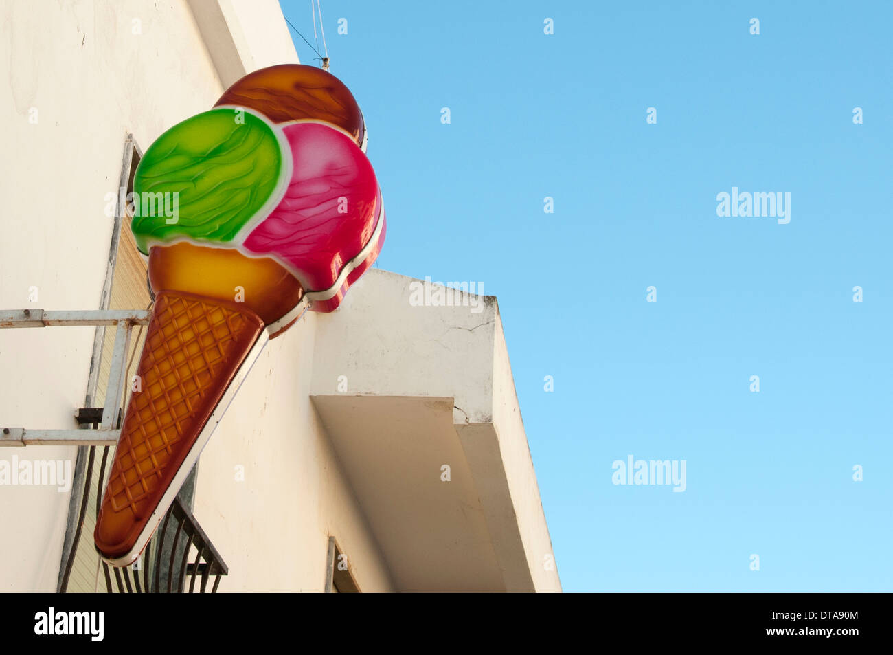 Large ice cream outside shop hi-res stock photography and images - Alamy