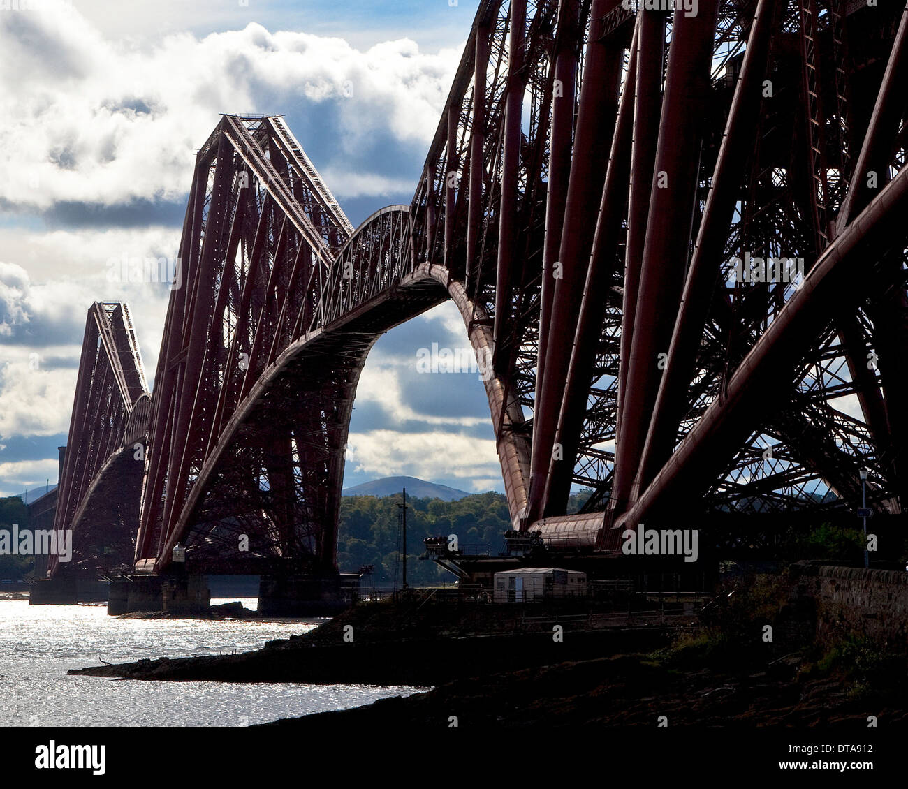 Edinburgh, Forth bridge über den Firth of Forth Stock Photo - Alamy