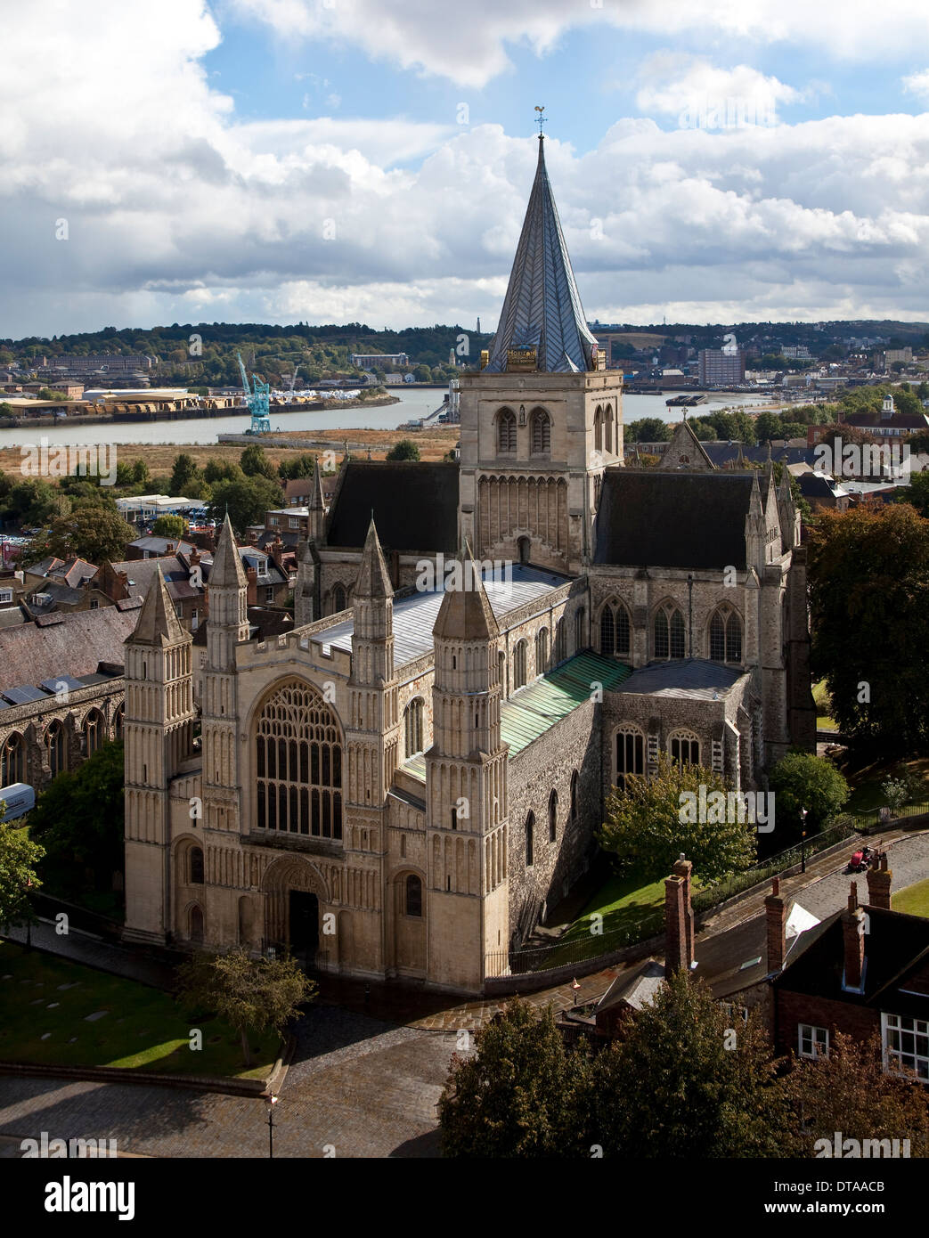 Rochester cathedral kent crossing hi-res stock photography and images ...