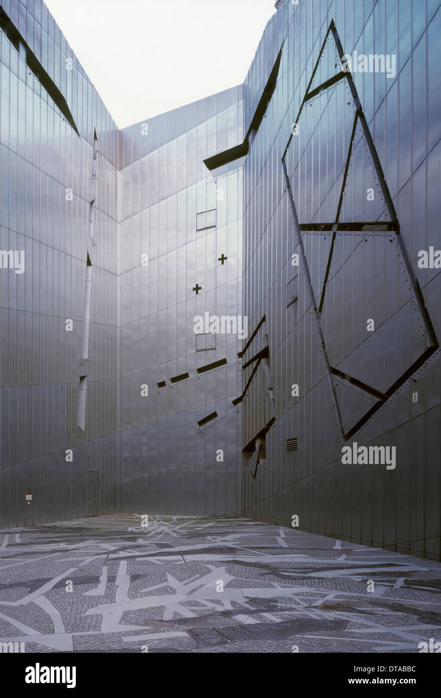 Liebeskind gebaude hi-res stock photography and images - Alamy