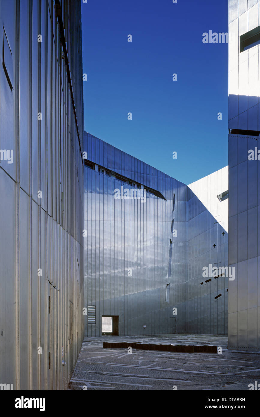 Liebeskind Berlin High Resolution Stock Photography and Images - Alamy