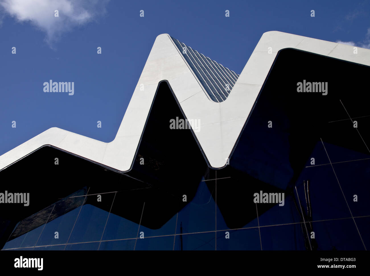 Tapered glass facade hi-res stock photography and images - Alamy
