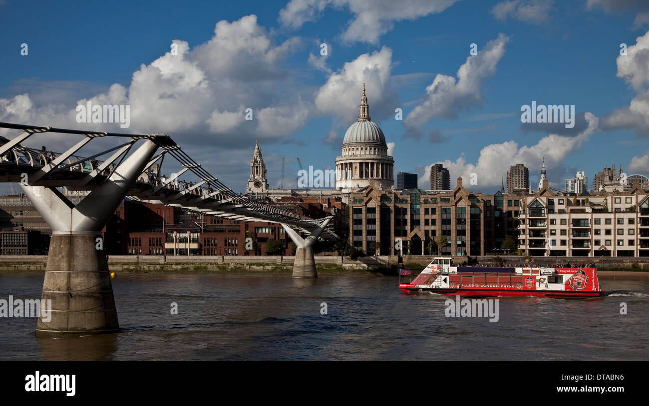 London, Millenium Bridge, vollendet 2000 Stock Photo - Alamy