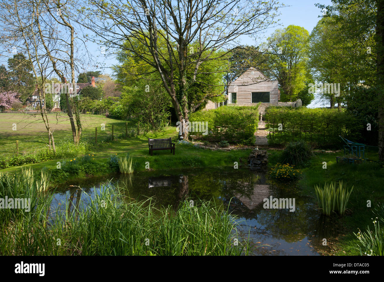 UK gardens. Secluded garden pond at the end of the garden Stock Photo ...