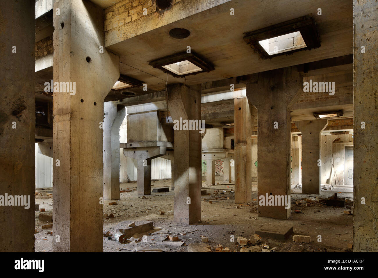 Thermal power plant boiler house hi-res stock photography and images ...