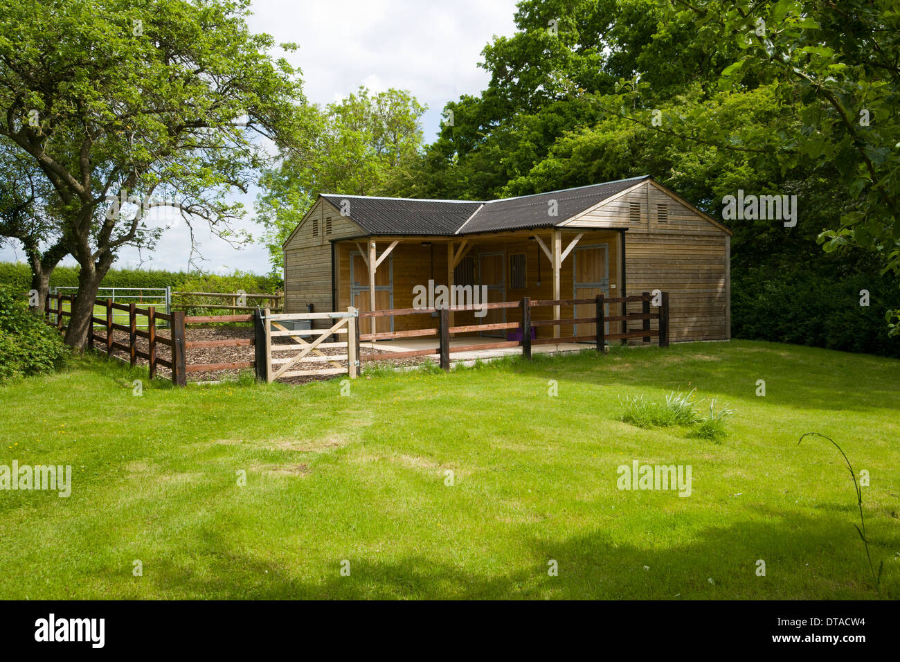 UK real estate. Recently constructed small wooden stable block Stock ...
