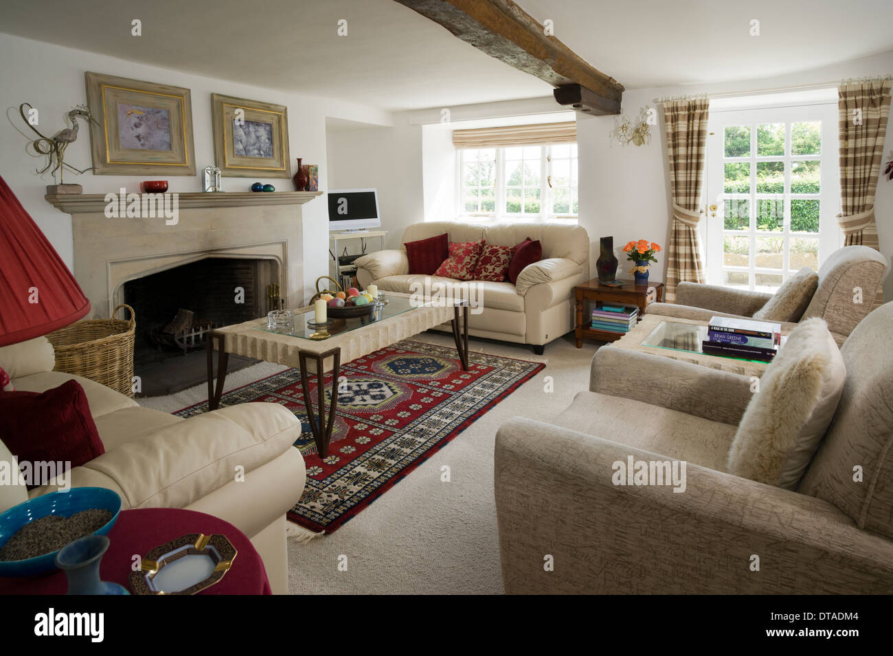 Traditional british living room hi-res stock photography and images - Alamy