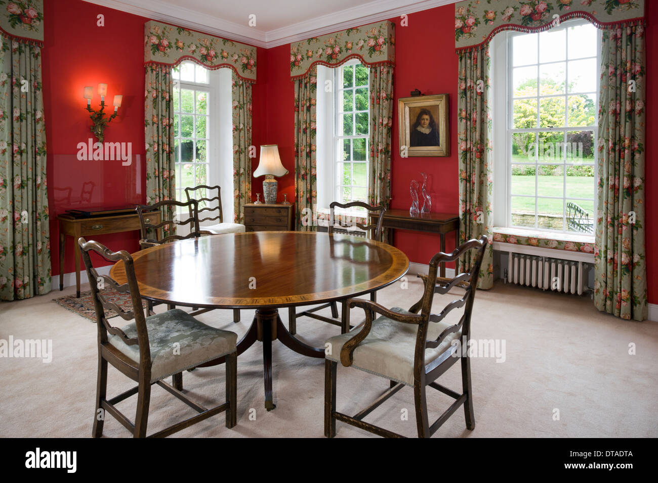 Double aspect room hi-res stock photography and images - Alamy