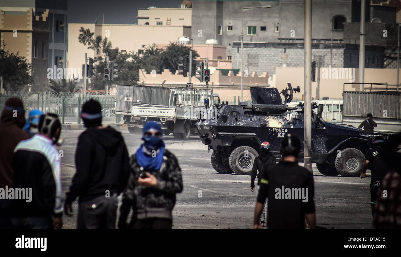 Mameer Village, Bahrain. 13th Feb, 2014. Bahraini protesters threw ...
