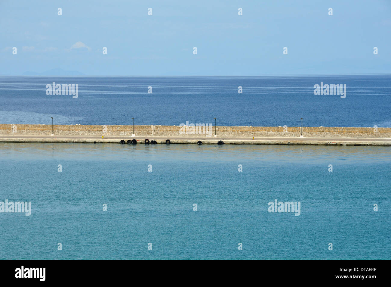 Jetty wall sea and sky horizon abstract background Stock Photo - Alamy