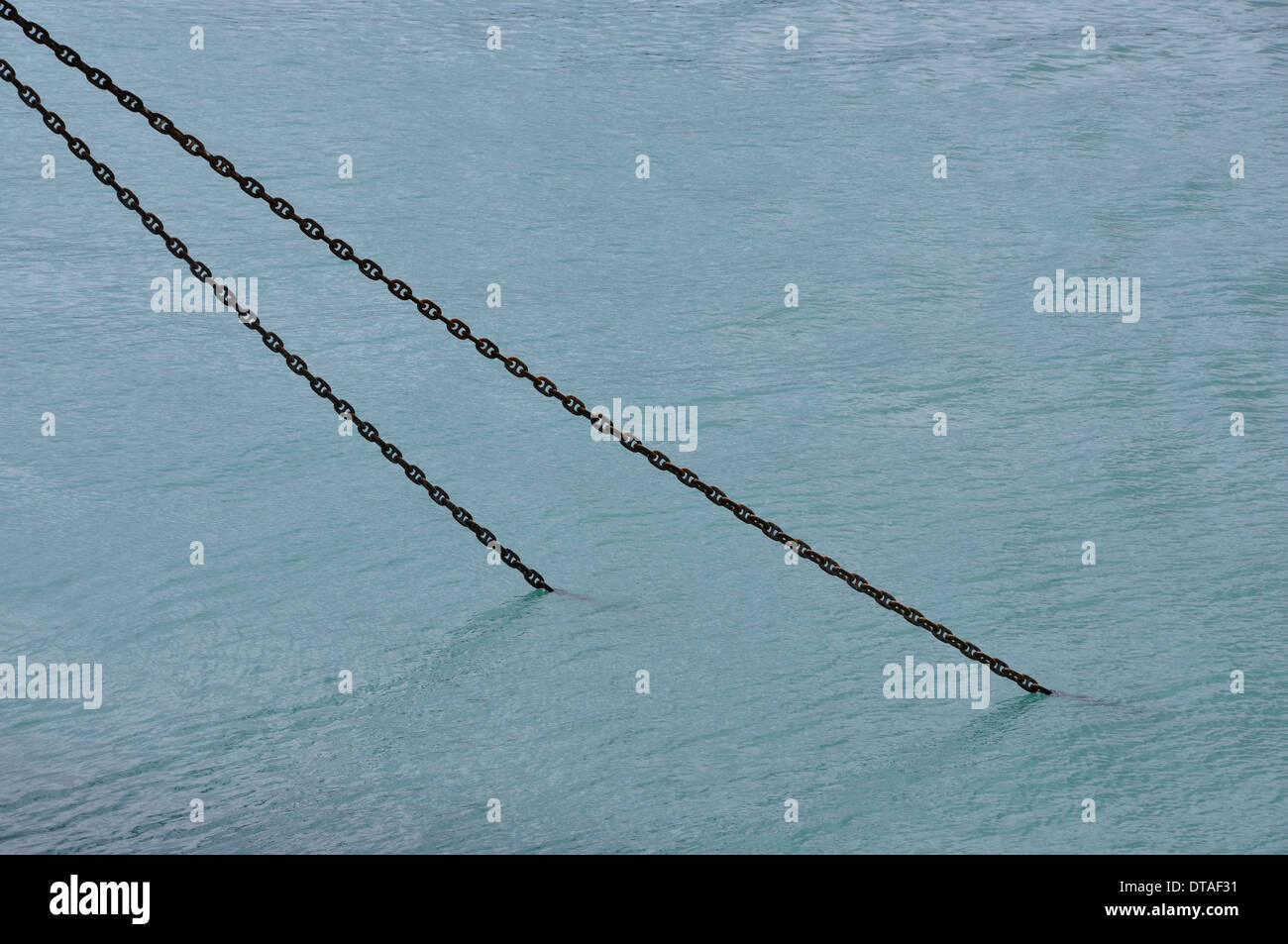 Anchor chain underwater hi-res stock photography and images - Alamy