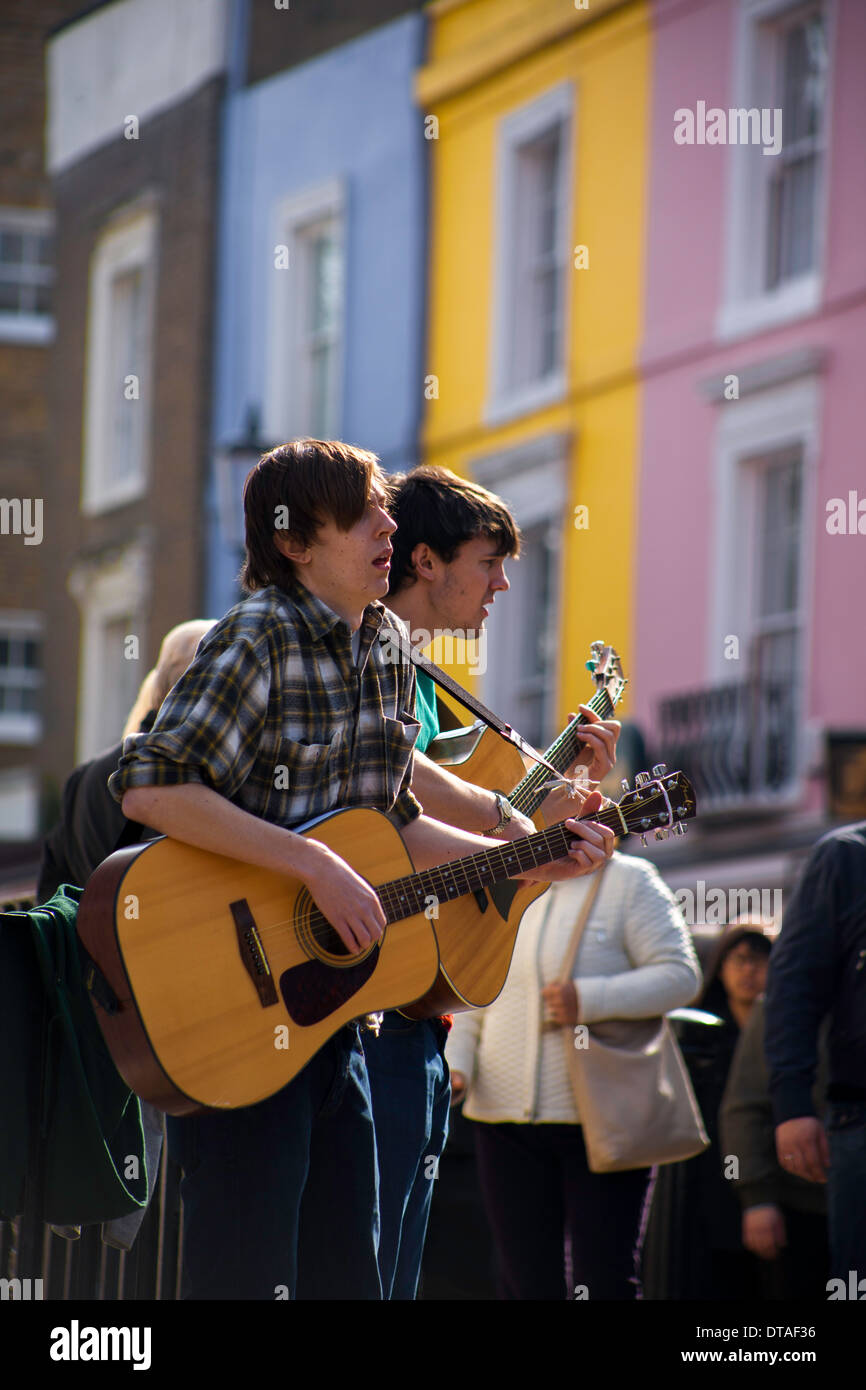 Street singers hi-res stock photography and images - Alamy
