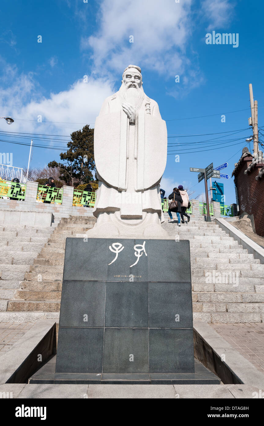 Confucius statue hi-res stock photography and images - Alamy
