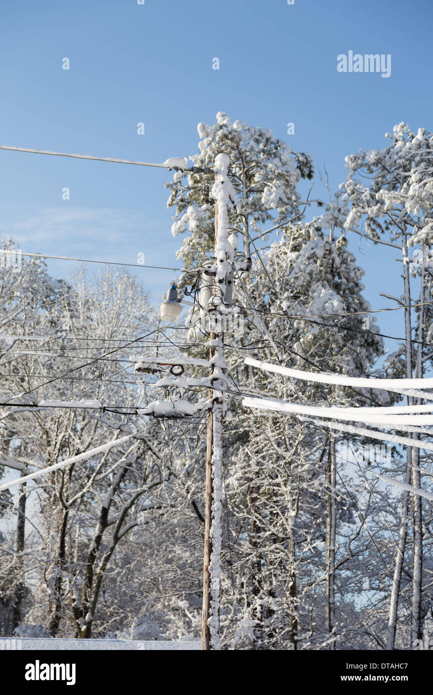 Harrison, Tennessee, USA. 13th February, 2014. Heavy snow fall ...