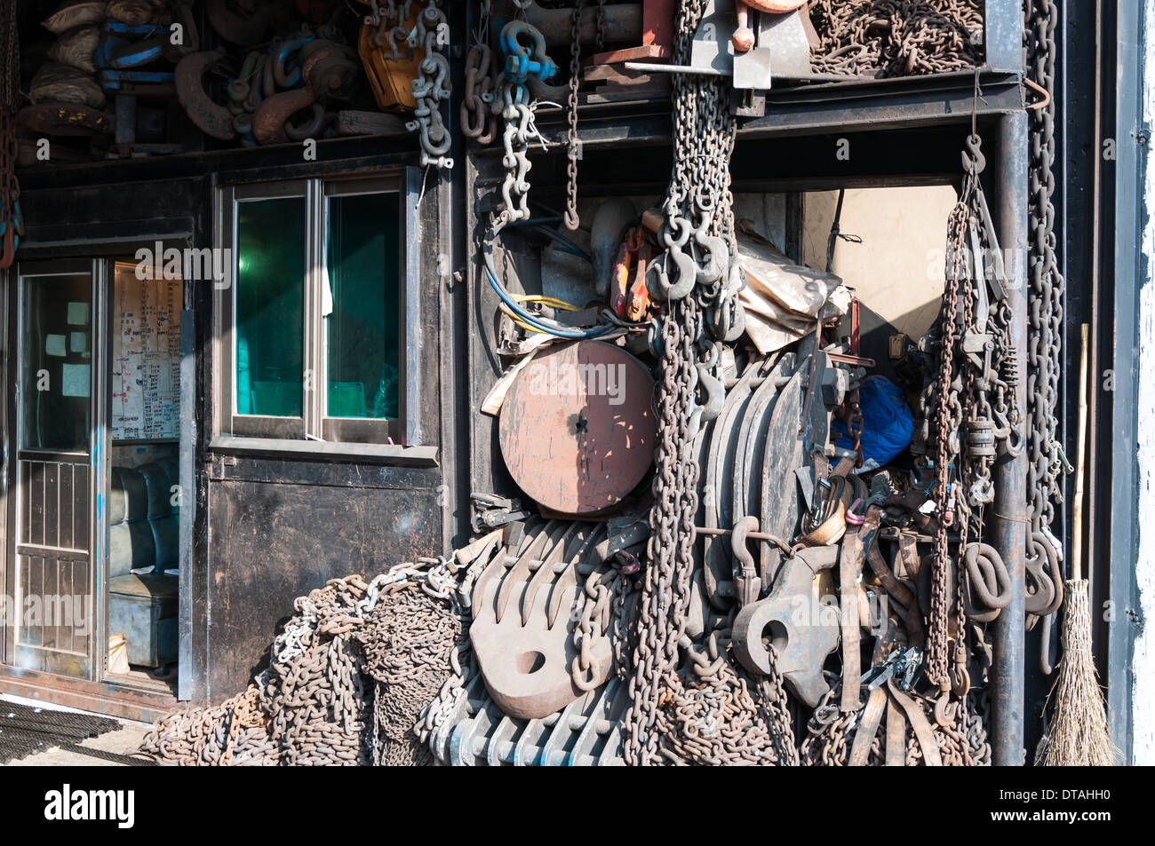 Hanging in chains hi-res stock photography and images - Alamy