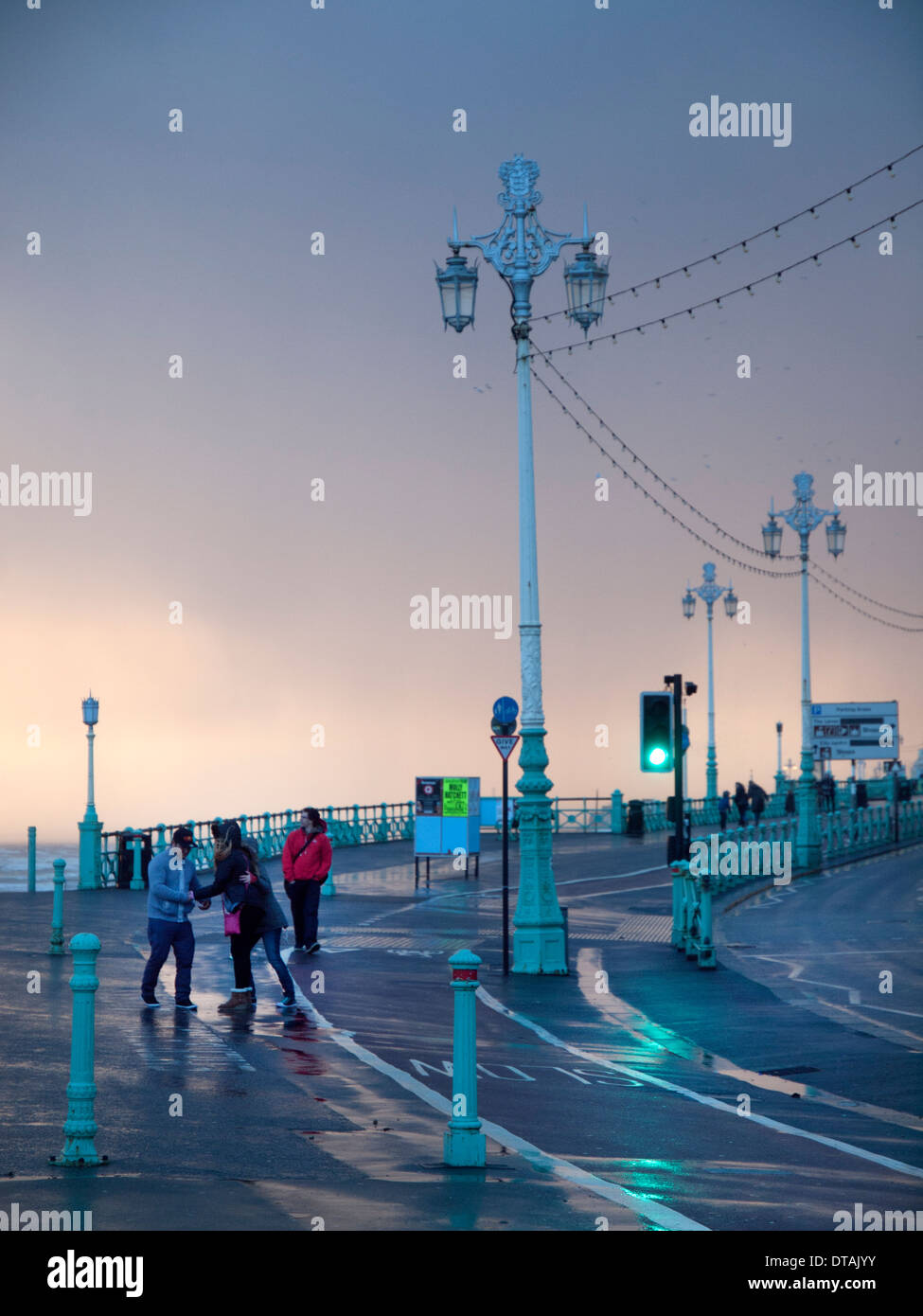 A wet day on the broad pavement above Brighton seafront Stock Photo - Alamy