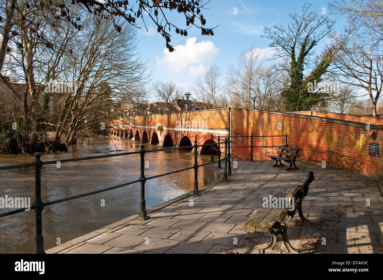 Leatherhead bridge river mole surrey hi-res stock photography and ...