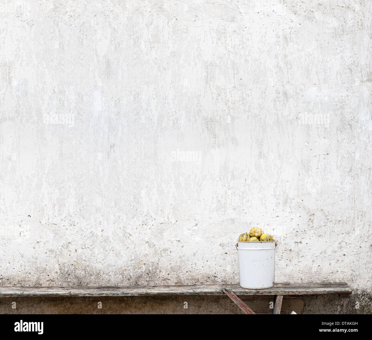 Grunge bucket hi-res stock photography and images - Alamy