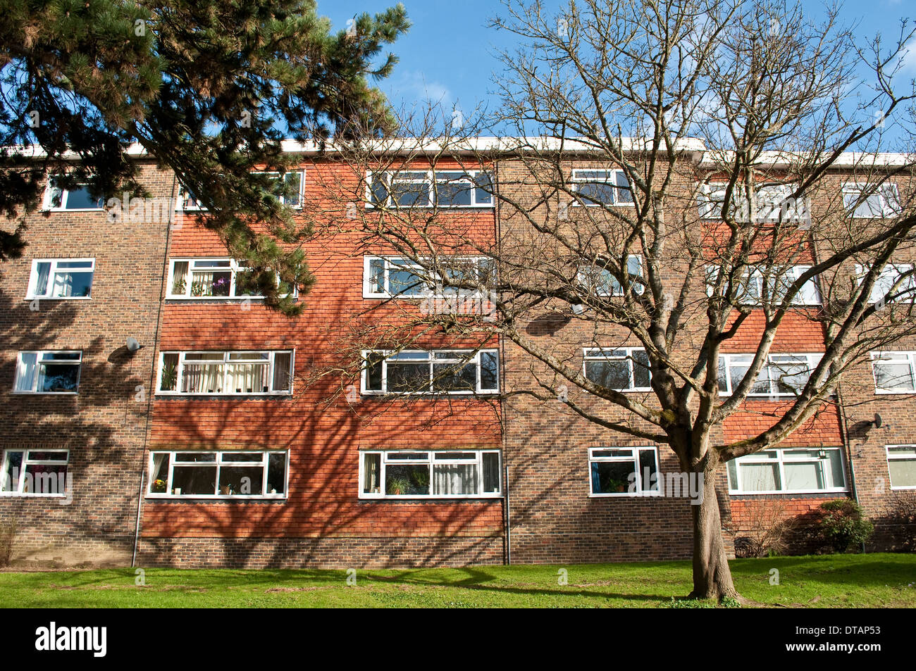 1960s flats uk hi-res stock photography and images - Alamy