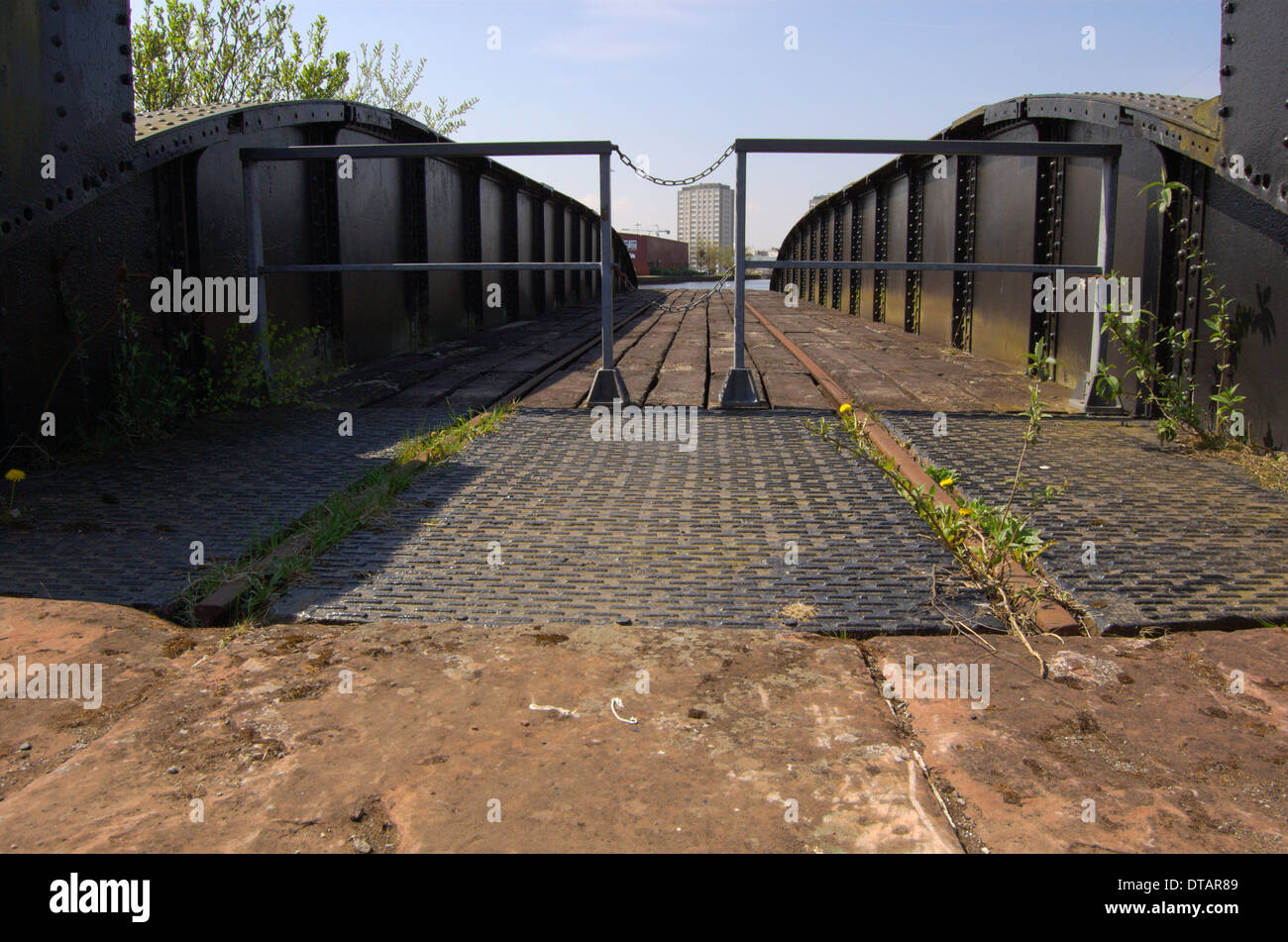 Canal bridge glasgow hi-res stock photography and images - Alamy