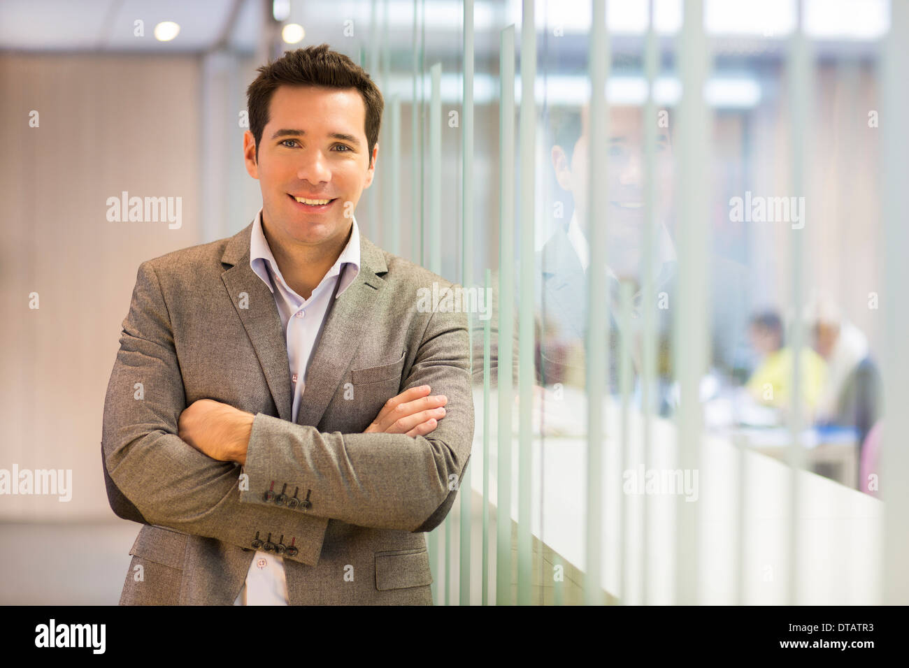 Office staff smiling hi-res stock photography and images - Alamy