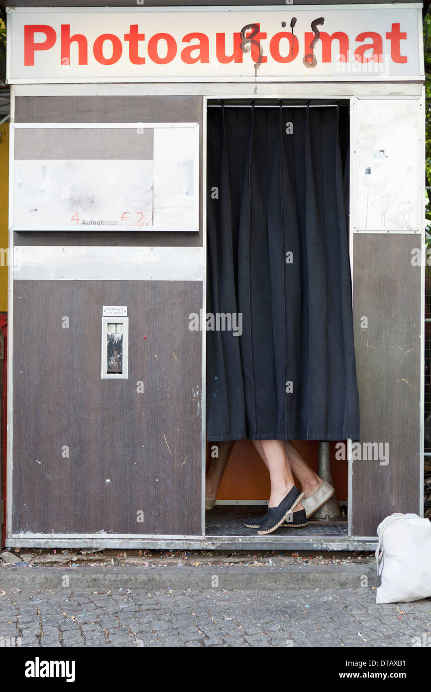 Men in booth hi-res stock photography and images - Alamy