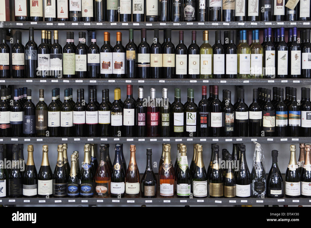 Bottles of wine in a row hi-res stock photography and images - Alamy