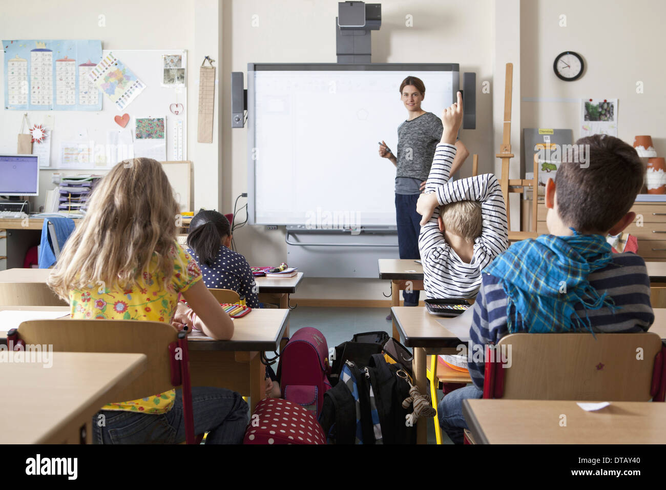 Teacher teaching students classroom hi-res stock photography and images ... Teacher teaching students classroom hi-res stock photography and images ...