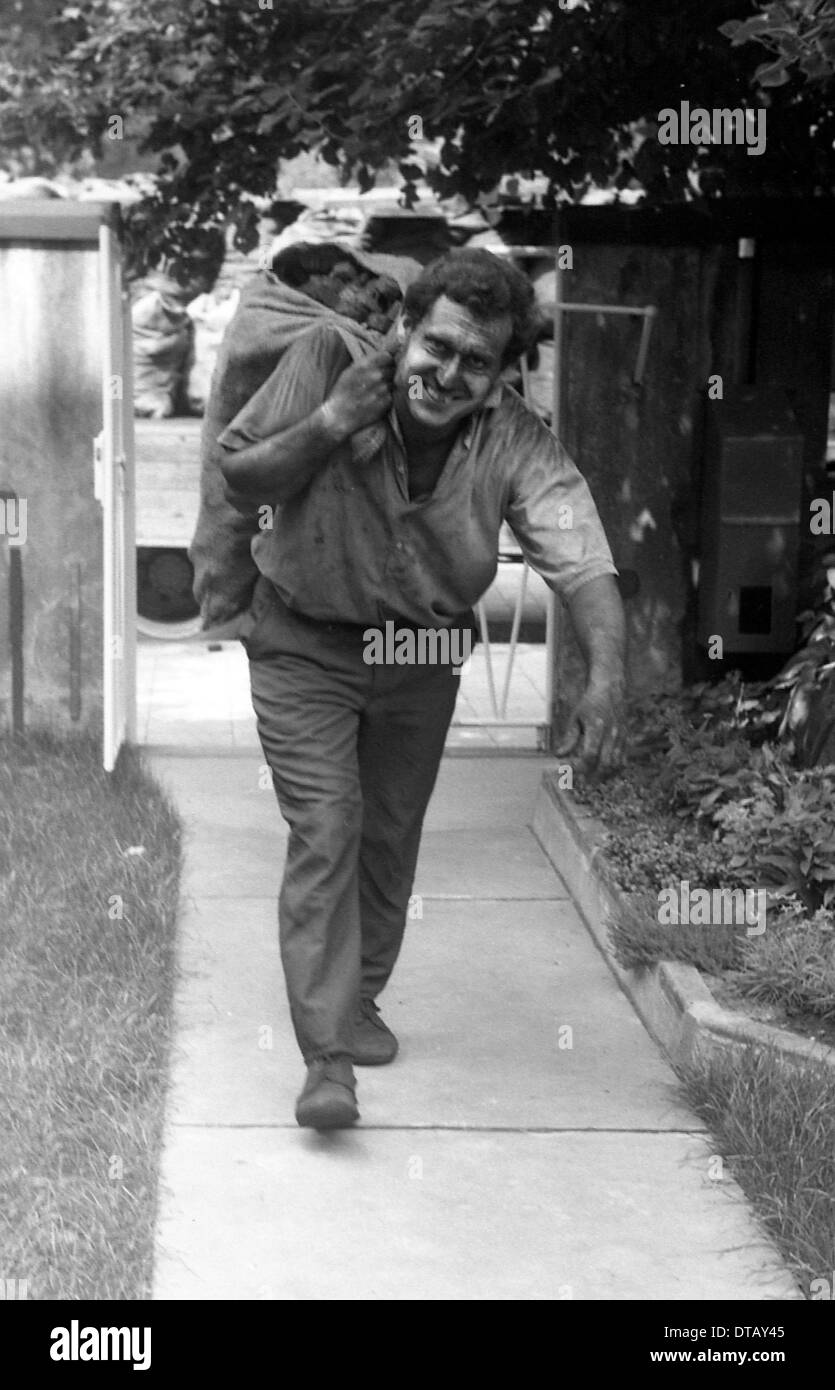 Coal delivery man hi-res stock photography and images - Alamy