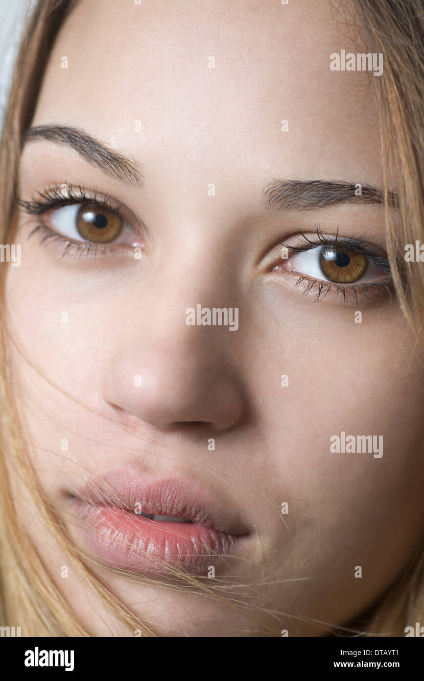 Human eyes looking at camera hi-res stock photography and images - Alamy