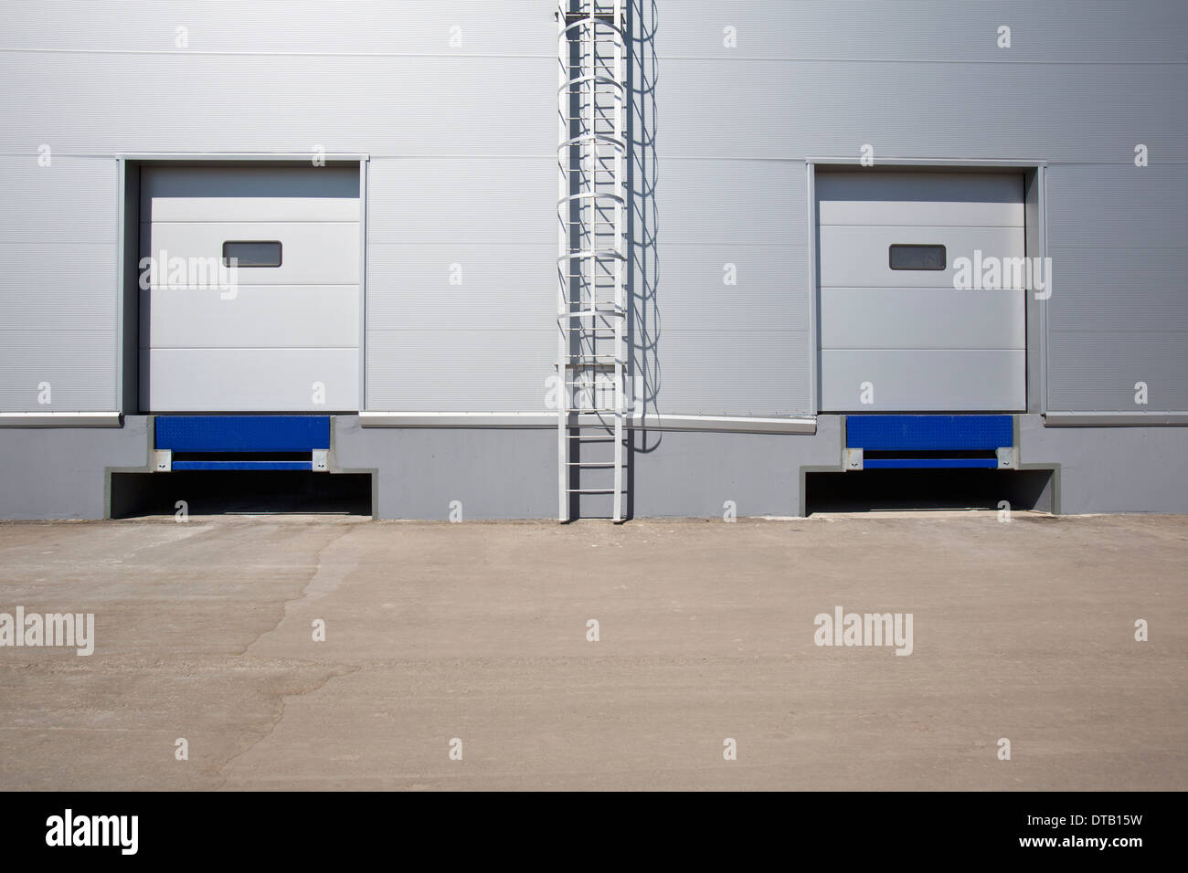 Warehouse ladder hi-res stock photography and images - Alamy