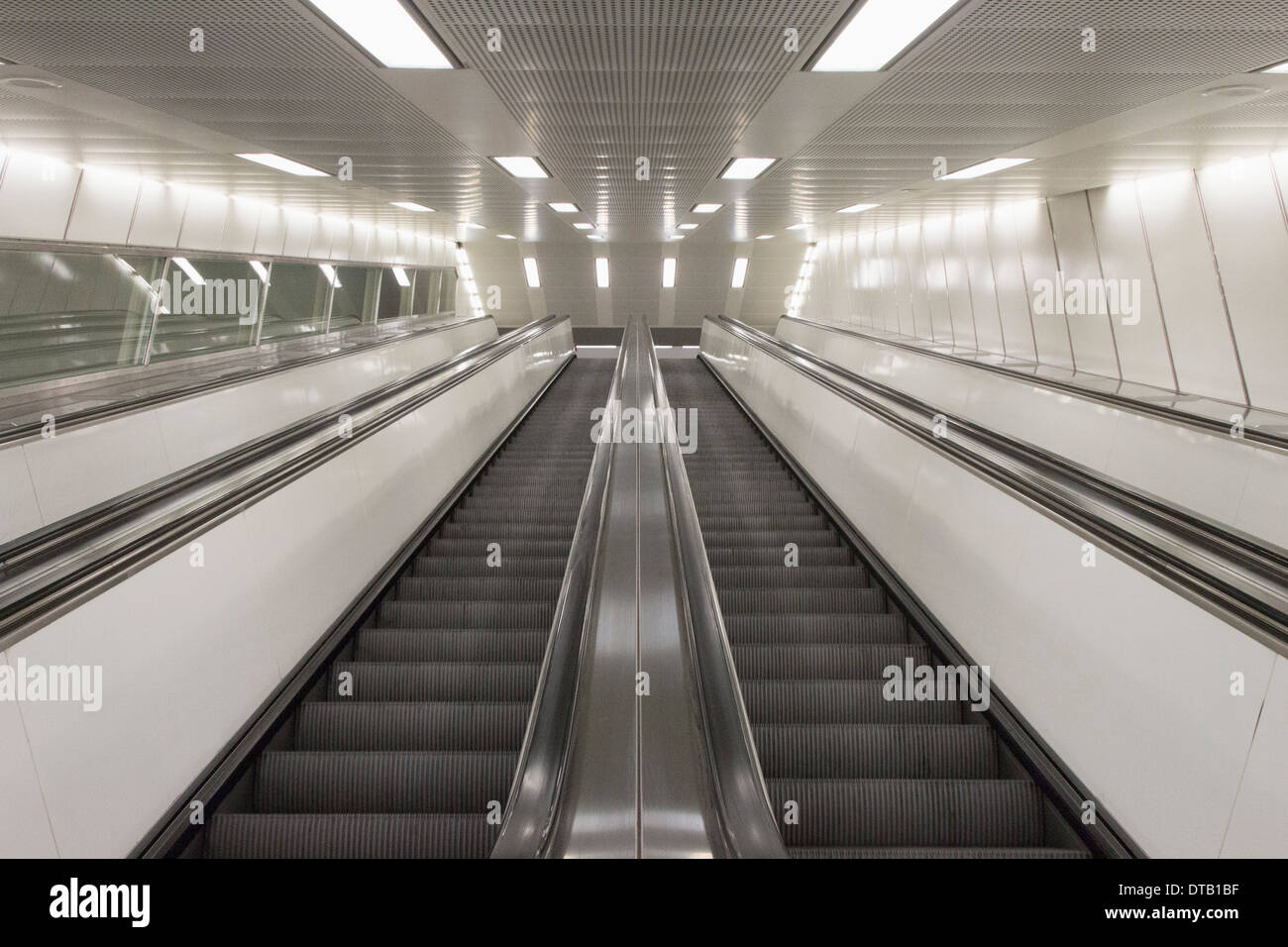 Escalators side hi-res stock photography and images - Alamy