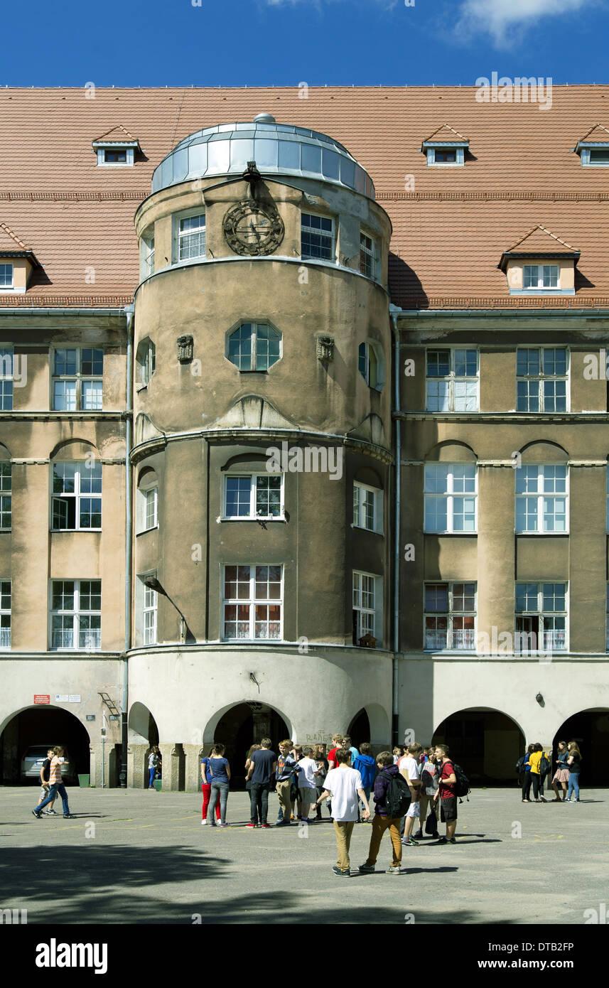 Skola podstawowa 44 boleslawa chobrego hi-res stock photography and images - Alamy