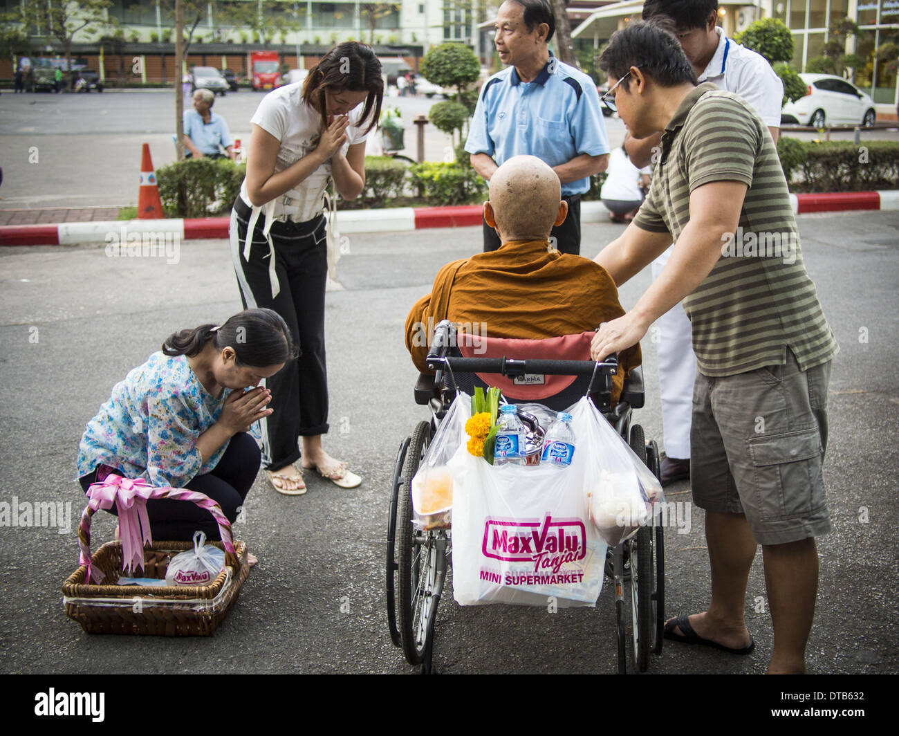 Laos monk activities hi-res stock photography and images - Alamy