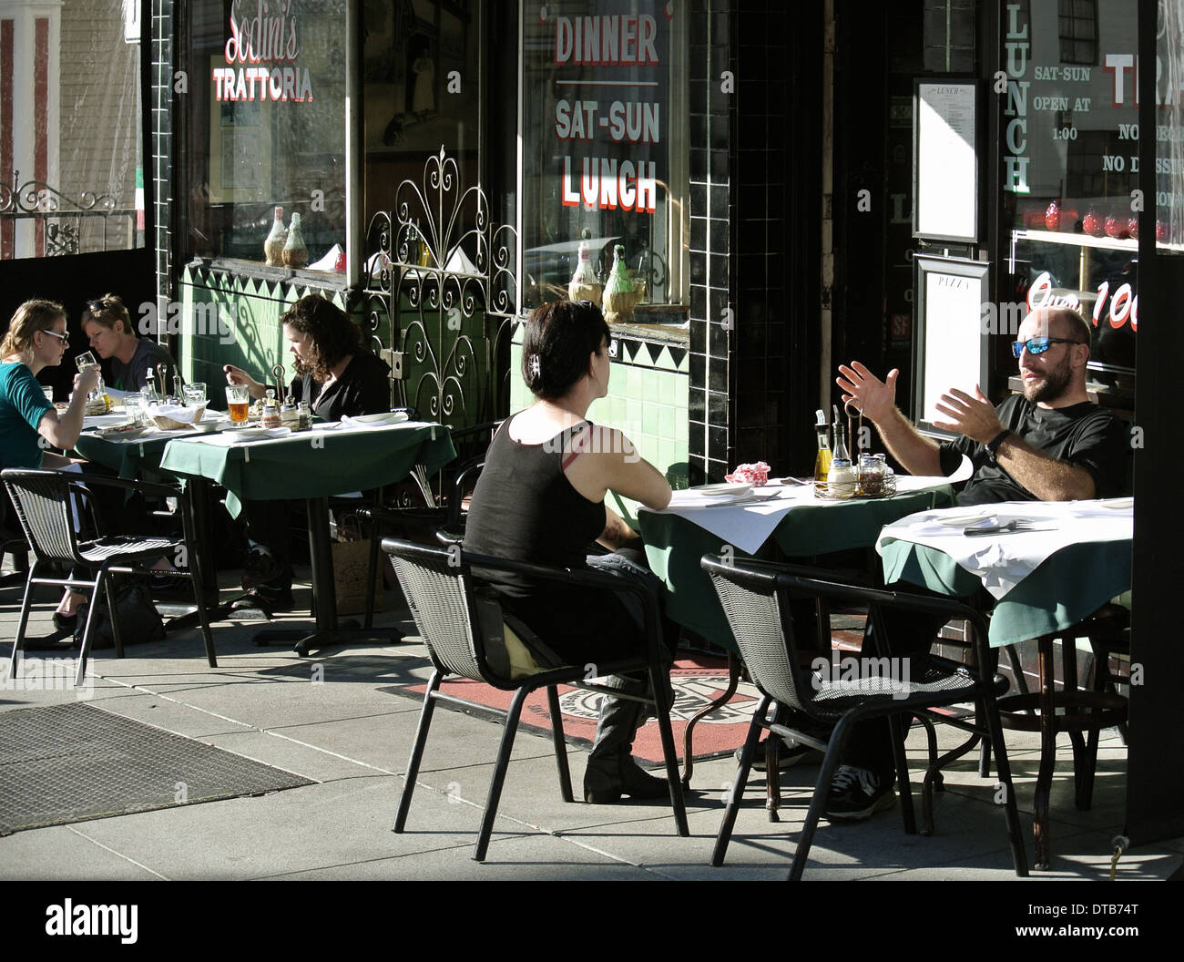 Couple sitting outdoors restaurant hi-res stock photography and images ...