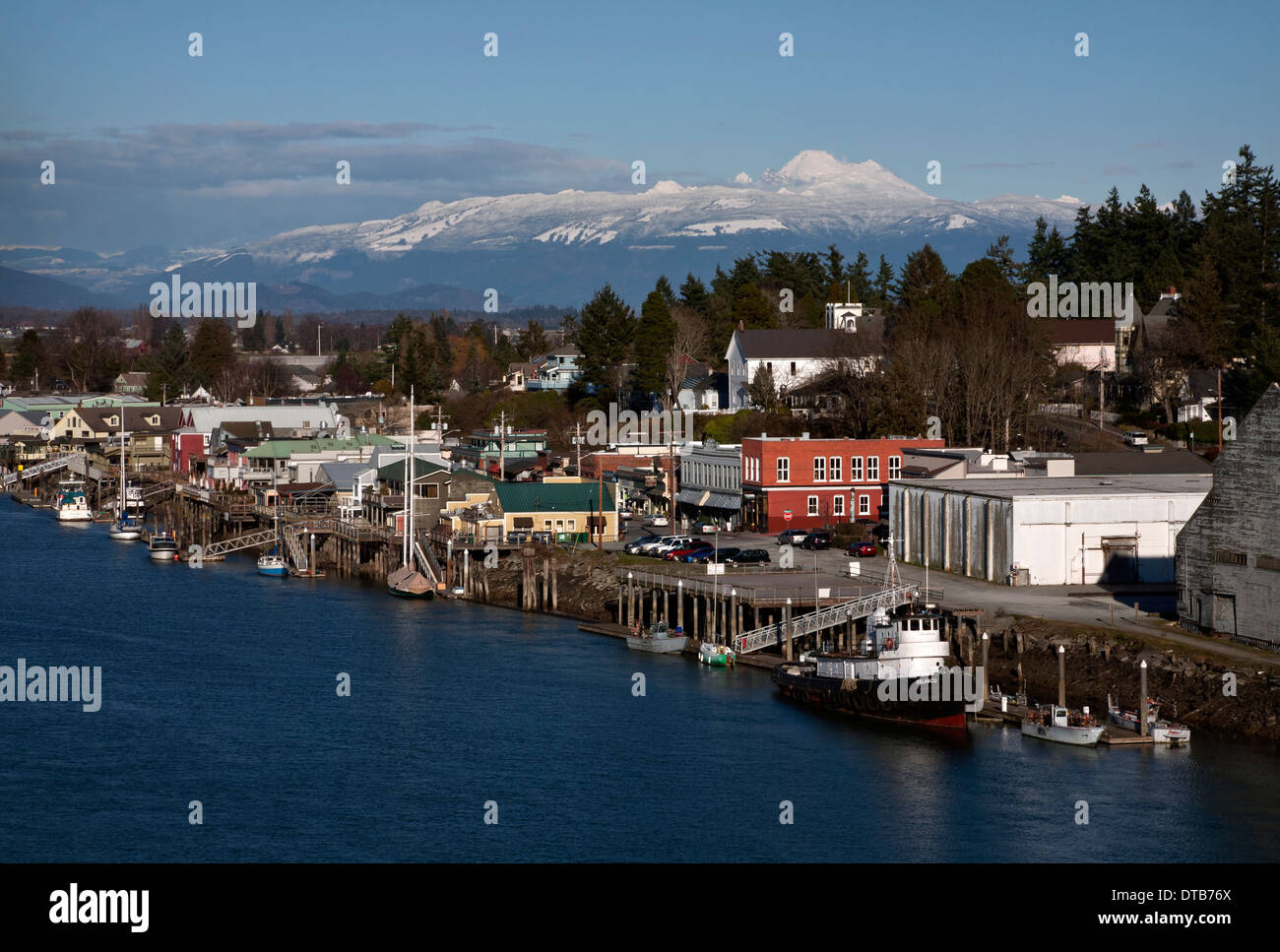 Boats tied up to docks along Swinomish Channel on waterfront of La ...