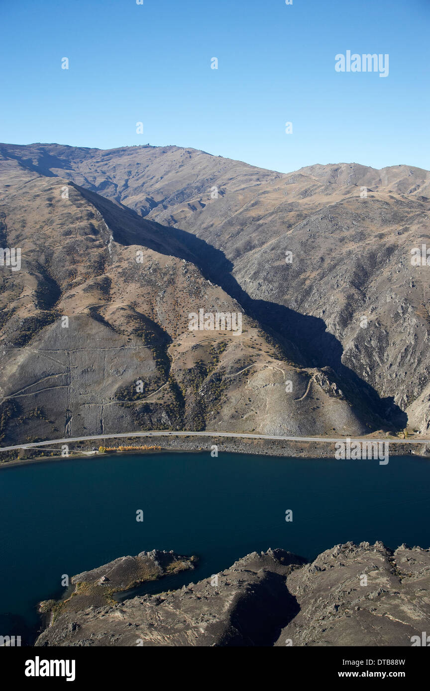Dunstan Mountains, State Highway 8 and Lake Dunstan, Cromwell Gorge ...