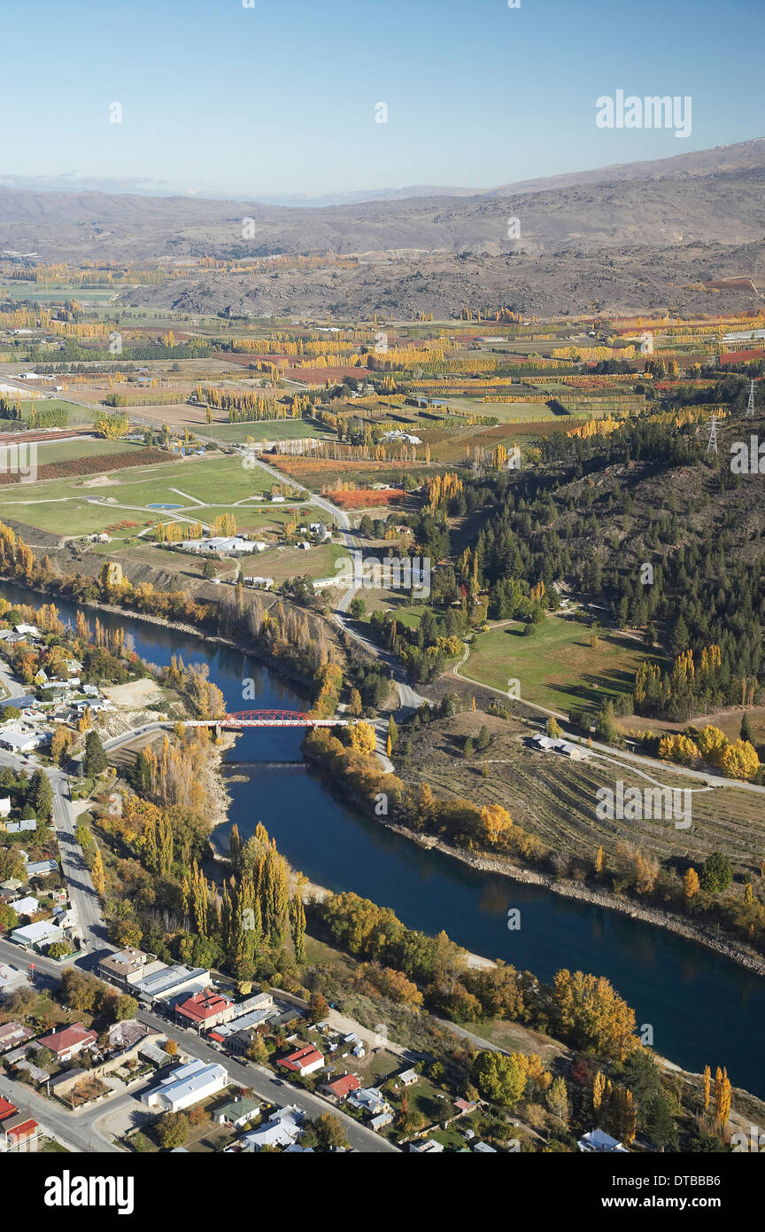 Nz clyde bridge hi-res stock photography and images - Alamy