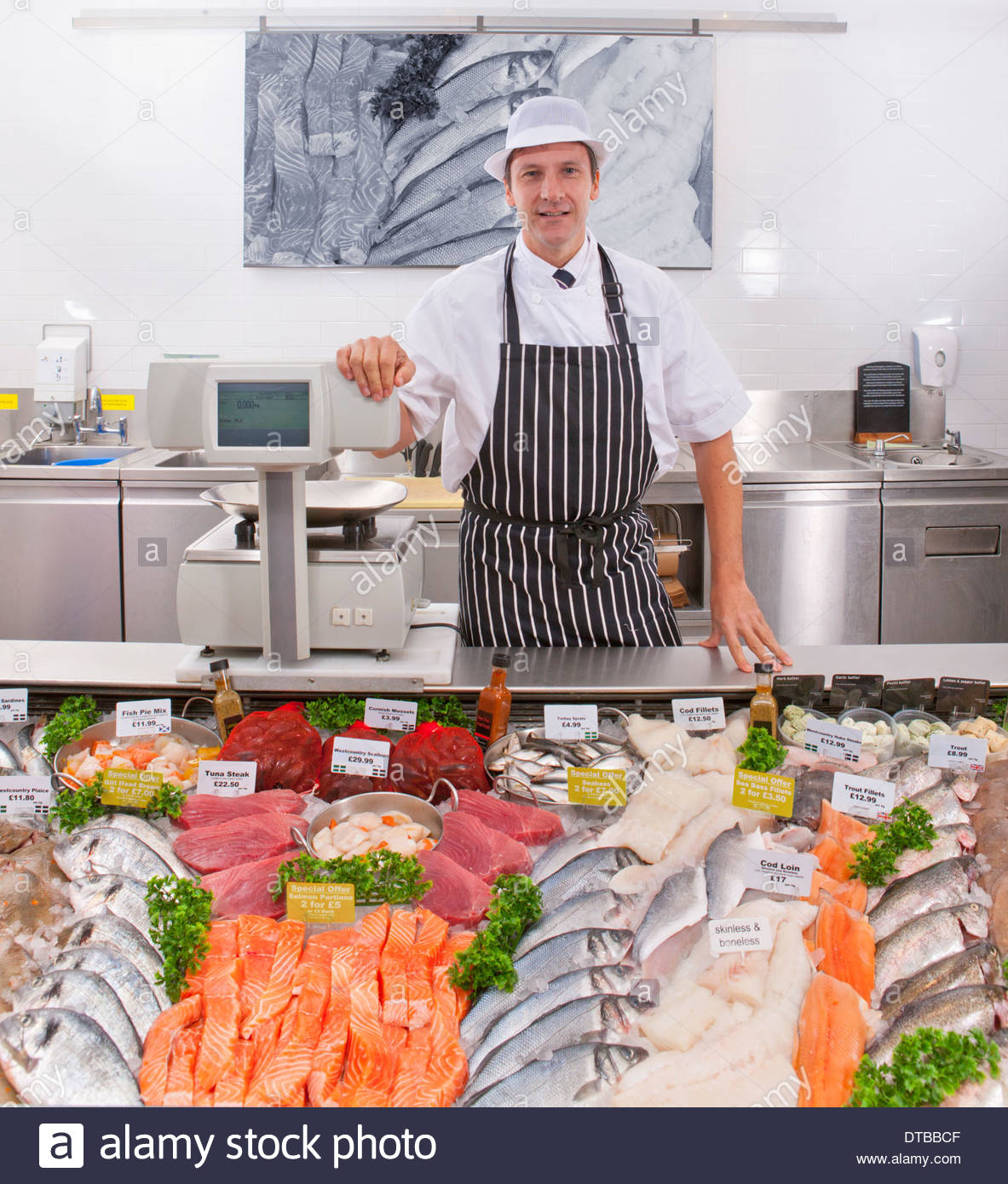 Supermarket Fish Display Stock Photos & Supermarket Fish Display Stock ...