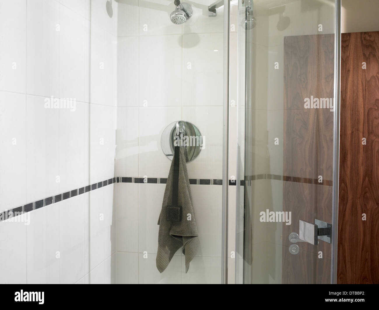 Cleaning shower cubicle hi-res stock photography and images - Alamy