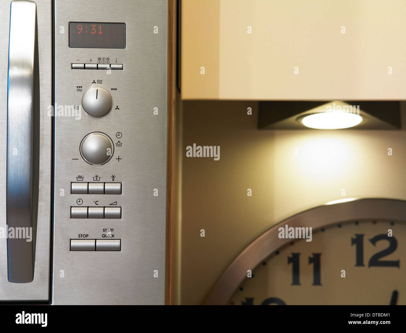 Halogen cooker hi-res stock photography and images - Alamy