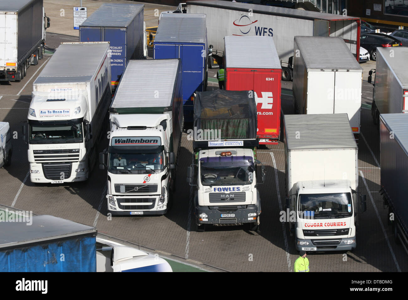 TRUCKS LORRIES LORRY Stock Photo - Alamy