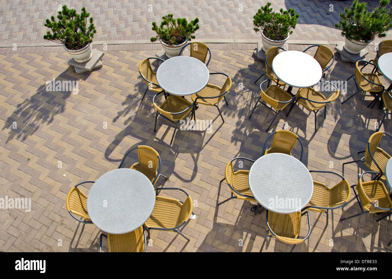 Pavement table of restaurant hi-res stock photography and images - Alamy