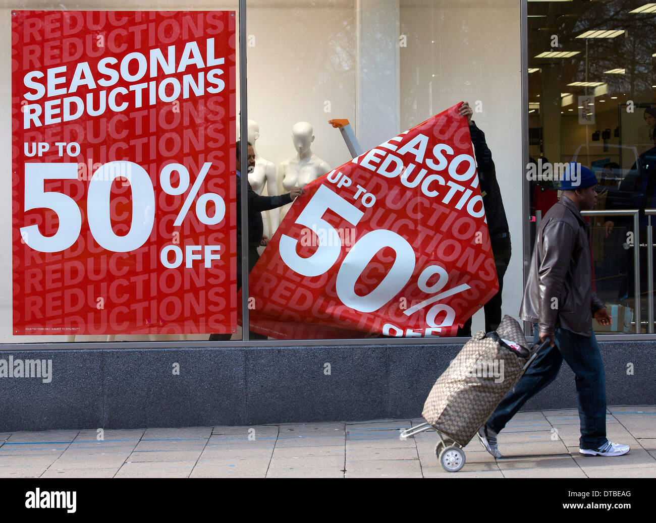 United Kingdom, London : Shop workers adjust "seasonal reductions up to ...