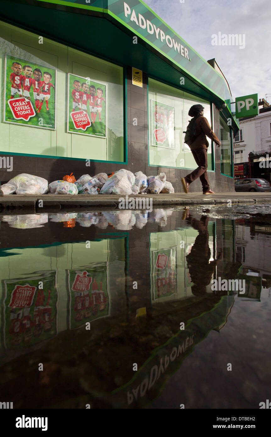 Paddypower people hi-res stock photography and images - Alamy