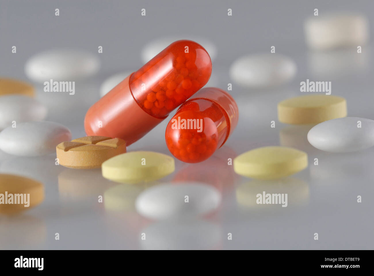 Tablets and capsules Stock Photo - Alamy