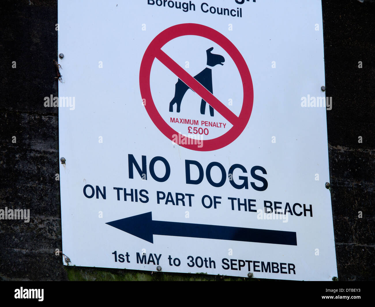 No dogs sign, Beach at Sandsend,Yorkshire coast,UK Stock Photo - Alamy