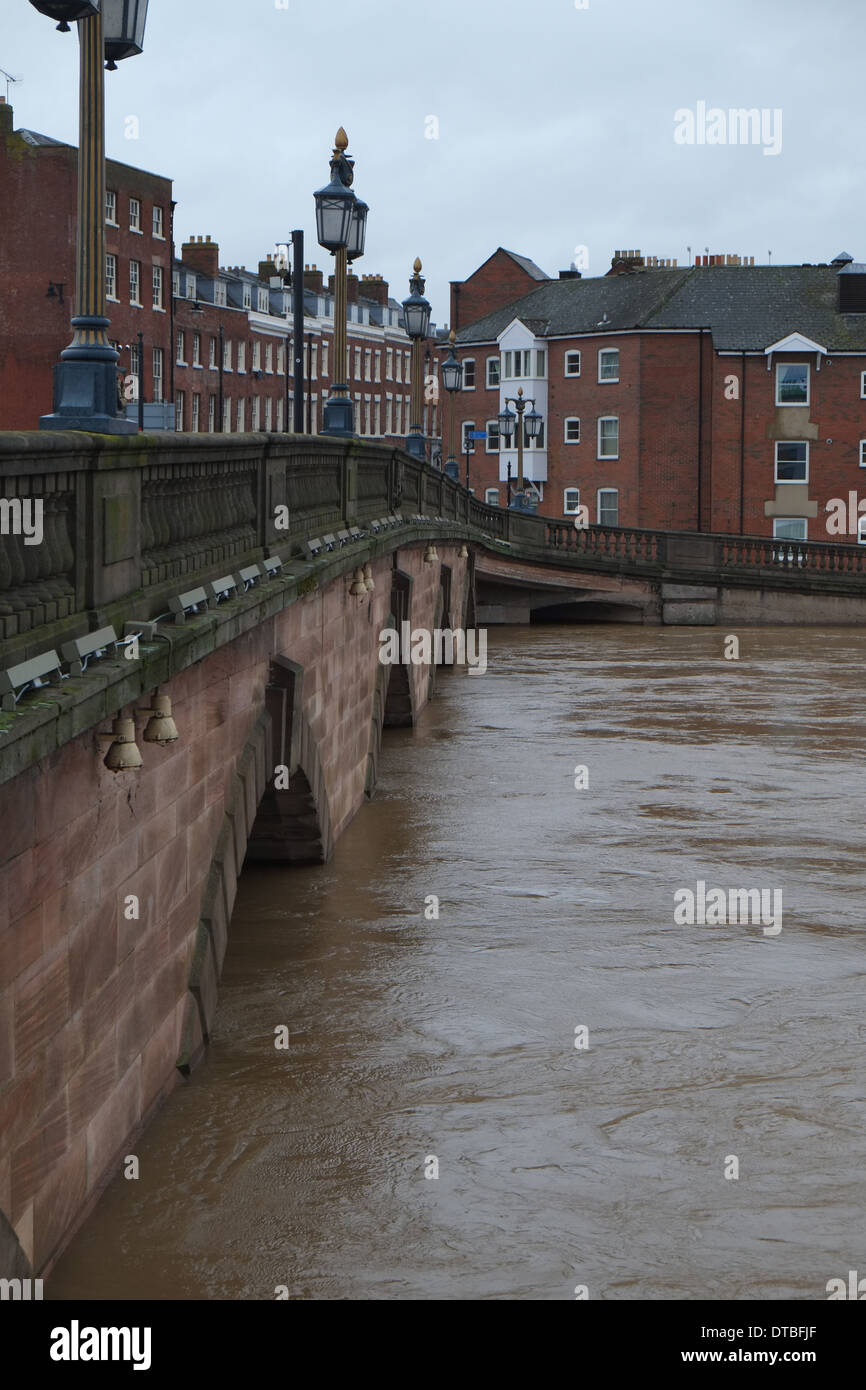 Worcester Bridge during the flooding 2014 - worcester, worcestershire ...