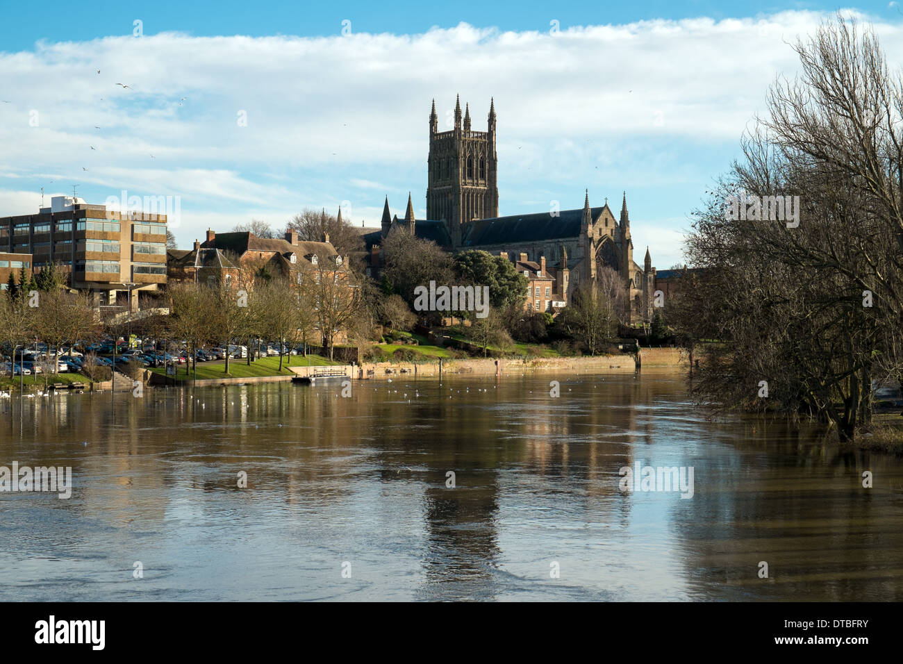 RIver Severn, Worcester bridge looking towards Worcester Cathedral ...