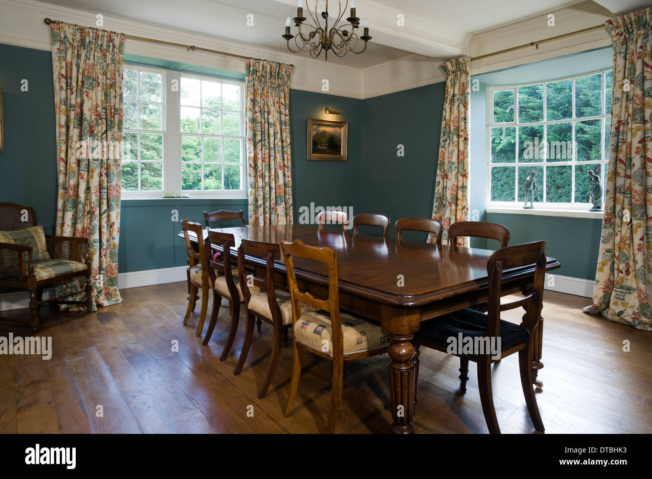 Double aspect room hi-res stock photography and images - Alamy